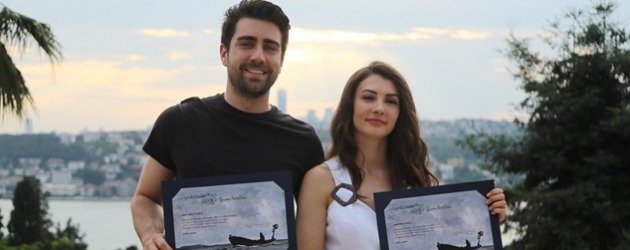 Burcu Özberk ve Çağlar Ertuğrul'un AyKer fanlarından anlamlı hareket ...